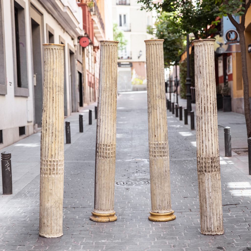 Columnas de madera – Antigüedades El Jueves